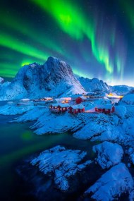 Fotografie Northern lights with Festhelltinden peak and, Copyright by Boonchet Ch.