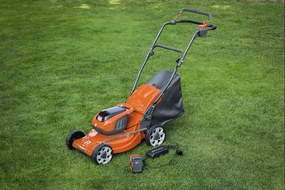 Aku sekačka HUSQVARNA LC 137i s 2 akumulátory a nabíječkou