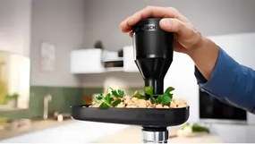 Bosch MFWS430B stříbrná, černá / Mlýnek na maso / 1900 W / 2,5 kg/min
