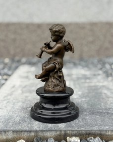 Bronzová socha - Putto s flétnou - andělská soška dítěte