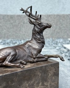Bronzová socha figurka -  Jelen