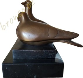 Bronzová soška holubic – číslovaná umělecká figurka lásky na mramorovém podstavci | Ručně odlévaný bronz s pečetí