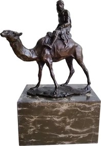 Bronzová socha beduína na velbloudovi – signováno Carvin, pravý bronz na mramoru