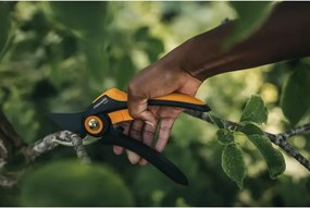 Nůžky zahradní dvoučepelové Fiskars Plus™ P521 (1057167)