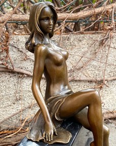 Erotická bronzová socha soška - Polonahá sexy žena
