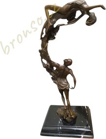 Tančící pár - Bronzová socha páru Aldo Vitaleh
