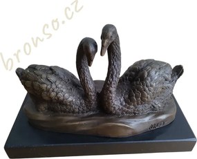 Bronzová socha labutího páru – signovaná socha Milo na mramorovém podstavci | Romantický dárek | Luxusní bytová dekorace