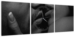 Obraz - Polibek, černobílá fotografie (s hodinami) (90x30 cm)