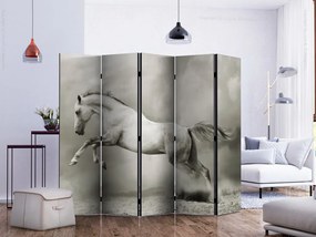 Pokojová zástěna Divoký hřebec II (5dílný) - bílý kůň v klusu a lehký kouř v pozadí