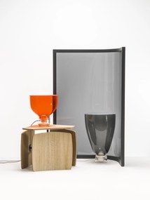 Designová stolní lampa Brokis Lightline M, PC981 Barva skla: Transparentní číré sklo, BARVA SPODNÍ ČÁSTI SKLA: tmavě šedá kouřová - transparentní sklo, POVRCHOVÁ ÚPRAVA SPODNÍ ČÁSTI SKLA: matovaný oboustranný povrch skloviny