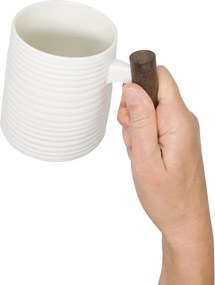 Porcelánový hrnek s dřevěnou rukojetí White Relief, 400 ml – matný, bílý