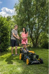 Benzínová sekačka na trávu Riwall PRO RPM 5355 4v1 s pojezdem