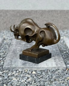 Moderní bronzová socha soška BÝK