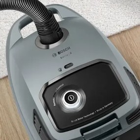 BOSCH BGB6X330 černá / Sáčkový vysavač / 600 W / 4 L / HEPA 13 / 75 dB