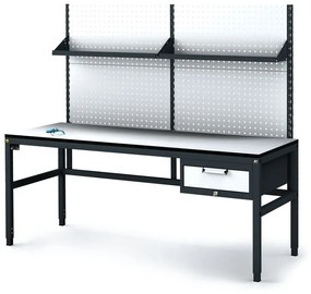 Antistatický dílenský ESD stůl s perfopanelem a policemi, 1 zásuvkový box na nářadí, 1800x800x745-985 mm