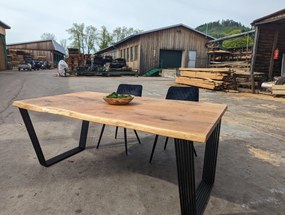 Jídelní stůl z dubového masivu Cronos v industriálním designu Velikost Desky: 1800x900 (mm)
