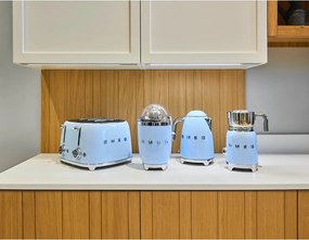 Světle modrá rychlovarná konvice 1,7 l 50's Retro Style – SMEG