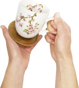 Porcelánový hrnek Sakura s akáciovým podšálkem, 350 ml – s motivem růžových květů a japonskou elegancí