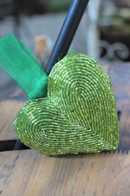 Zelené závěsné korálkové srdce 10cm