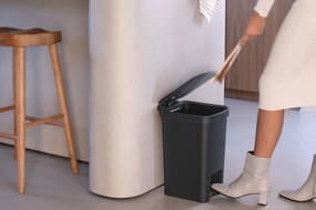 Brabantia Pedálový koš StepUp 16L šedý