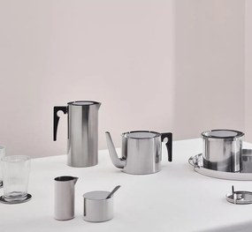 Konvice na čaj z nerezové oceli ve stříbrné barvě 1,25 l Arne Jacobsen – Stelton