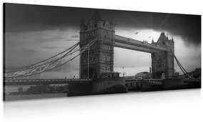 Obraz západ slunce nad Tower Bridge v černobílém provedení - 120x60 cm