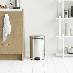 Brabantia NEWICON Pedálový odpadkový koš 20 l - lesklá ocel - kovové vědro