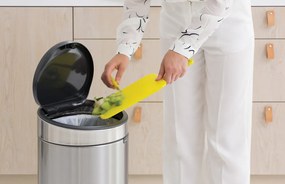 Brabantia Touch Bin NEW 30L zářivě červená