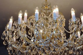24-plamenný křišťálový lustr Marie Terezie se čtvercovým ručním brusem