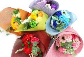 Stojící mýdlová kytice – růžová 35 cm