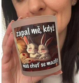 Krásná svíčka s praskajícím knotem Zapal mě, když máš chuť se mazlit