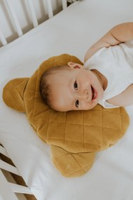 Sleepee Sametový polštář ve tvaru medvídka ROYAL BABY hořčicový