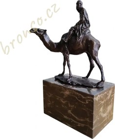 Bronzová socha beduína na velbloudovi – signováno Carvin, pravý bronz na mramoru