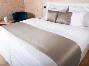 Biante Saténový přehoz/běhoun na postel Satén LUX-010 Světle hnědý 50x180 cm