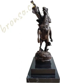 Napoleon na koni – bronzová socha, Napoleon překonávající Alpy