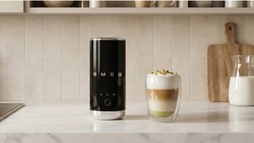 Černý plastový elektrický šlehač mléka 120 ml – SMEG