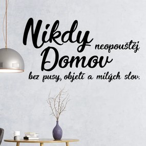 Samolepka Nikdy neopouštěj domov bez pusy, objetí a milých slov