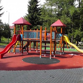 Černá gumová dlaždice (V30/R15) - délka 50 cm, šířka 50 cm a výška 3 cm