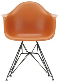 Eames Plastic Armchair DAR černě lakovaná rezavá černé na koberec Vitra