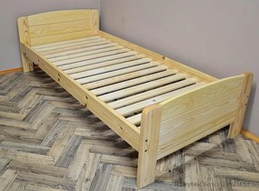 dřevěná dvoulůžková postel z masivního dřeva Baltic chalup