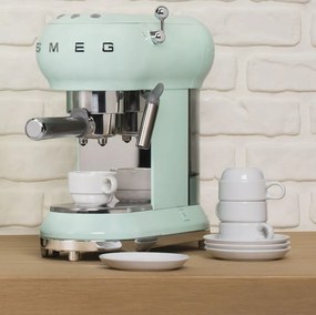 Pákový kávovar Smeg 50's style ECF01PGEU / 1350 W / pastelově zelená