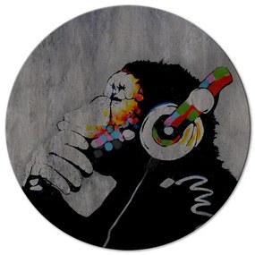 Kulatý obraz Banksy - zamyšlená barevná opice v sluchátkách poslouchající hudbu