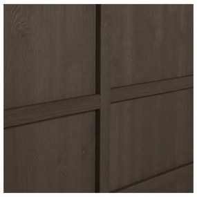 Tmavě hnědá nízká komoda z borovicového dřeva s posuvnými dveřmi 140x85 cm Nomin – BePureHome