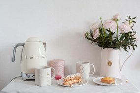Krémová rychlovarná konvice z nerezové oceli 1,7 l Retro Style – SMEG