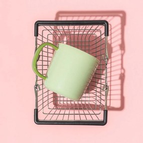 Zelený hrnek z kostního porcelánu 370 ml Mae – ONA