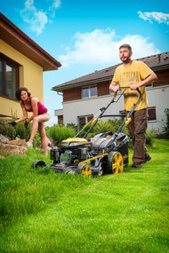 Benzínová sekačka na trávu Riwall PRO RPM 5135 4v1 s pojezdem