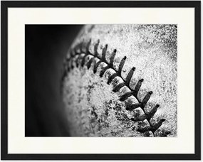 Zarámovaná fotografie Old Worn Baseball, v různých velikostech