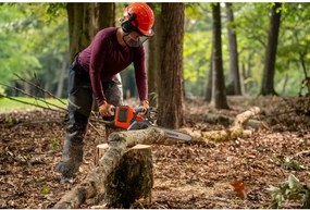 Akumulátorová pila 225i Husqvarna (bez baterie a nabíječky)
