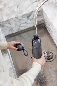 Tmavě šedá cestovní lahev z recyklovaného plastu 600 ml Ture – Sagaform