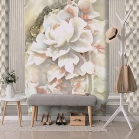 Samolepící tapeta luxusní květiny mezi sloupy - 375x250 cm
